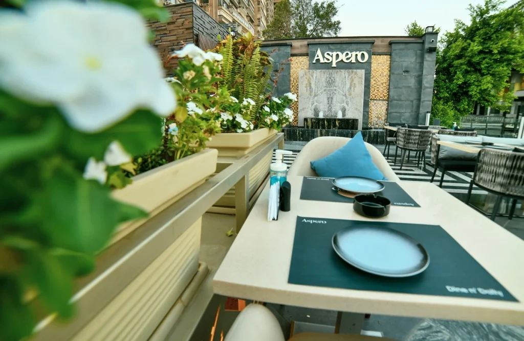 Role of Art and Décor in Dining Experiences